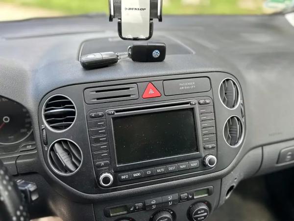 Grey Volkswagen Golf Plus 2006 in Grobiņa, with an engine capacity of 2.00 L and mileage of 308 thousand km for 2000 €, photo 10 on AUTOMOTO.COM.LV