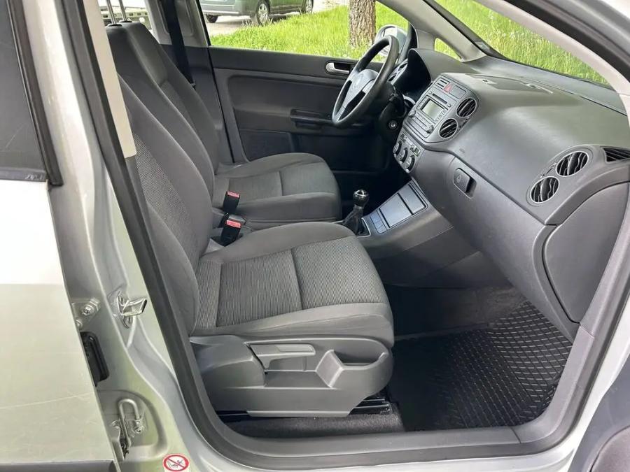 Pelēks Volkswagen Golf Plus 2006 Limbaži, ar dzinēja tilpumu 1.40 L un nobraukumu 192 tūkst. km par 3250 €, foto 9 vietnē AUTOMOTO.COM.LV