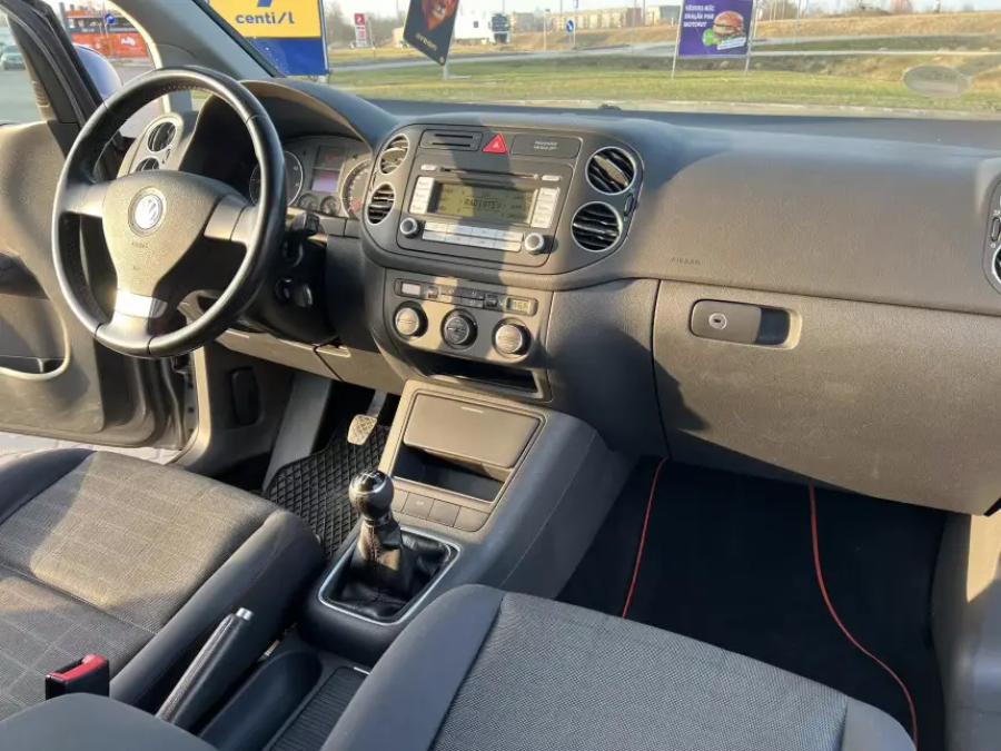 Grey Volkswagen Golf Plus 2006 in Jekabpils, with an engine capacity of 1.90 L and mileage of 210 thousand km for 4100 €, photo 19 on AUTOMOTO.COM.LV