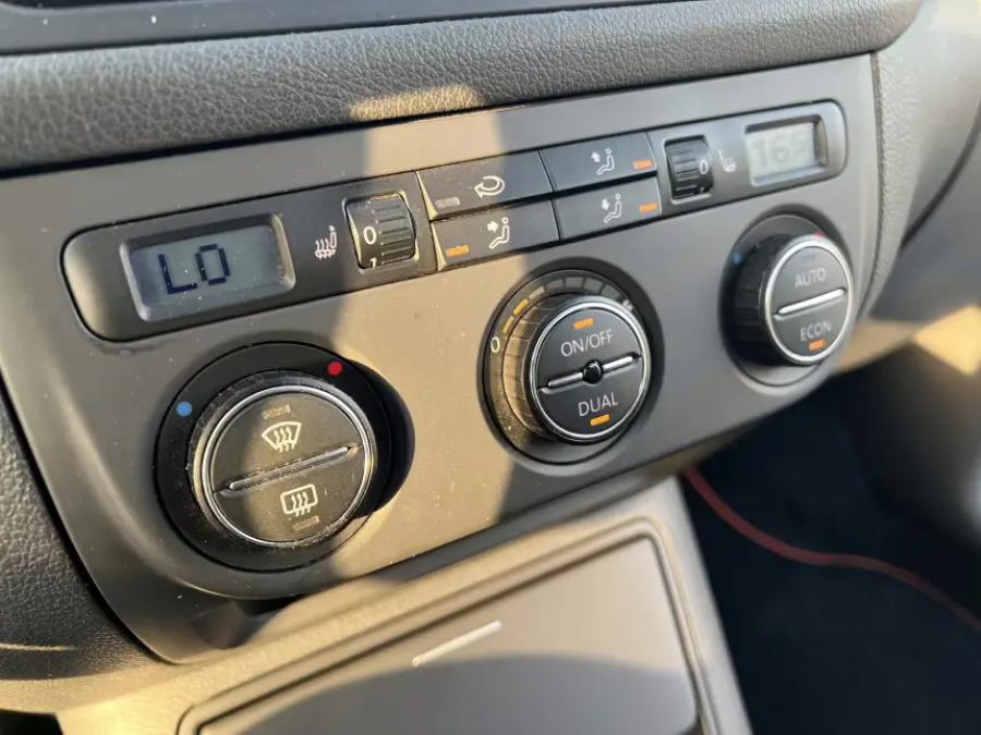 Grey Volkswagen Golf Plus 2006 in Jekabpils, with an engine capacity of 1.90 L and mileage of 210 thousand km for 4100 €, photo 24 on AUTOMOTO.COM.LV