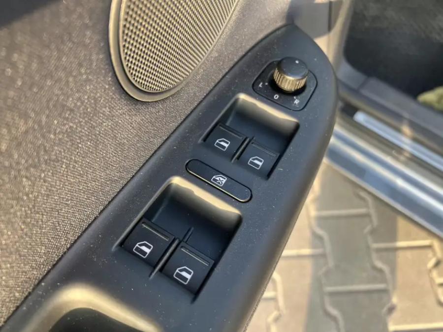 Grey Volkswagen Golf Plus 2006 in Jekabpils, with an engine capacity of 1.90 L and mileage of 210 thousand km for 4100 €, photo 31 on AUTOMOTO.COM.LV