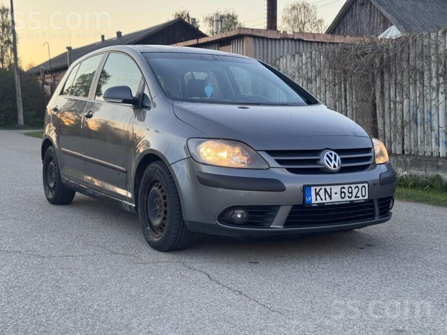 Pelēks Volkswagen Golf Plus 2006 Rīga, ar dzinēja tilpumu 1.60 L un nobraukumu 316 tūkst. km par 1450 €, foto 1 vietnē AUTOMOTO.COM.LV