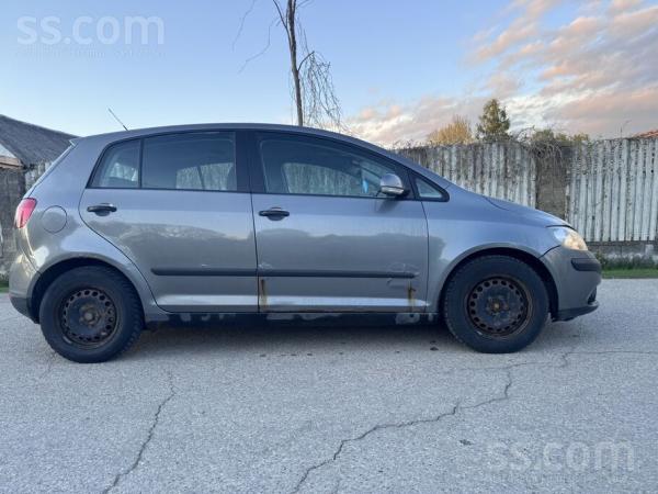 Grey Volkswagen Golf Plus 2006 in Riga, with an engine capacity of 1.60 L and mileage of 316 thousand km for 1450 €, photo 2 on AUTOMOTO.COM.LV