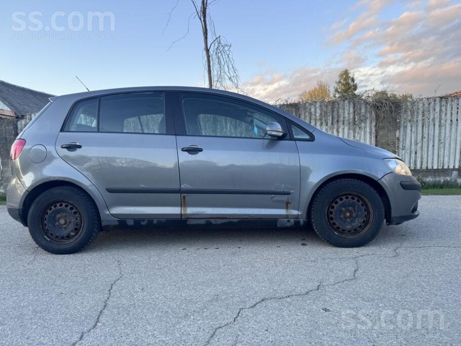Pelēks Volkswagen Golf Plus 2006 Rīga, ar dzinēja tilpumu 1.60 L un nobraukumu 316 tūkst. km par 1450 €, foto 3 vietnē AUTOMOTO.COM.LV