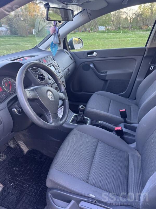 Grey Volkswagen Golf Plus 2006 in Riga, with an engine capacity of 1.60 L and mileage of 316 thousand km for 1450 €, photo 6 on AUTOMOTO.COM.LV