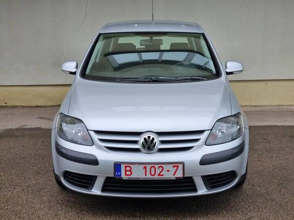 Pelēks Volkswagen Golf Plus 2006 Ogre, ar dzinēja tilpumu 1.60 L un nobraukumu 218 tūkst. km par 3850 €, foto 2 vietnē AUTOMOTO.COM.LV