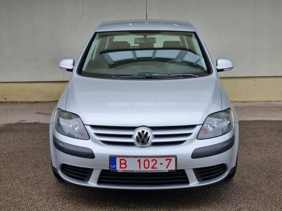 Grey Volkswagen Golf Plus 2006 in Ogre, with an engine capacity of 1.60 L and mileage of 218 thousand km for 3850 €, photo 3 on AUTOMOTO.COM.LV