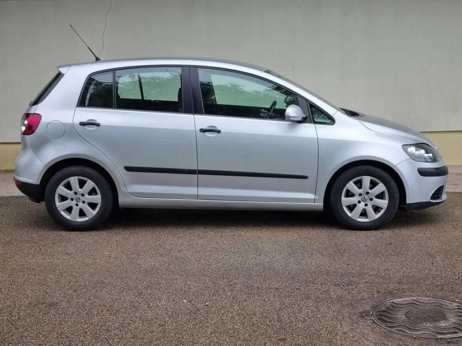 Grey Volkswagen Golf Plus 2006 in Ogre, with an engine capacity of 1.60 L and mileage of 218 thousand km for 3850 €, photo 5 on AUTOMOTO.COM.LV