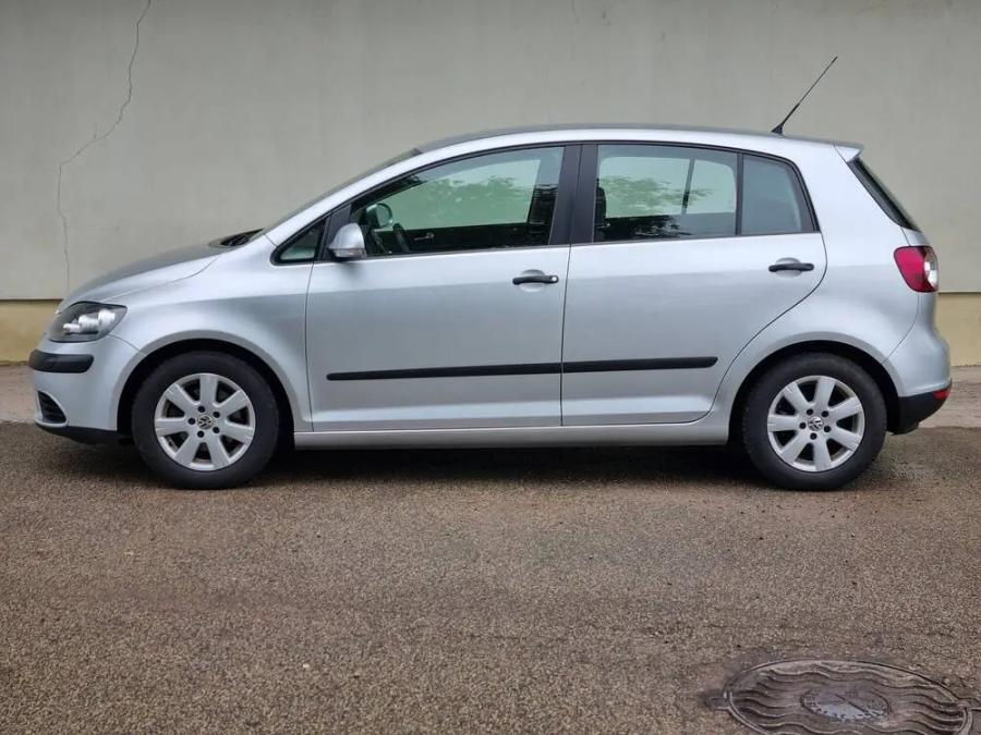 Grey Volkswagen Golf Plus 2006 in Ogre, with an engine capacity of 1.60 L and mileage of 218 thousand km for 3850 €, photo 6 on AUTOMOTO.COM.LV