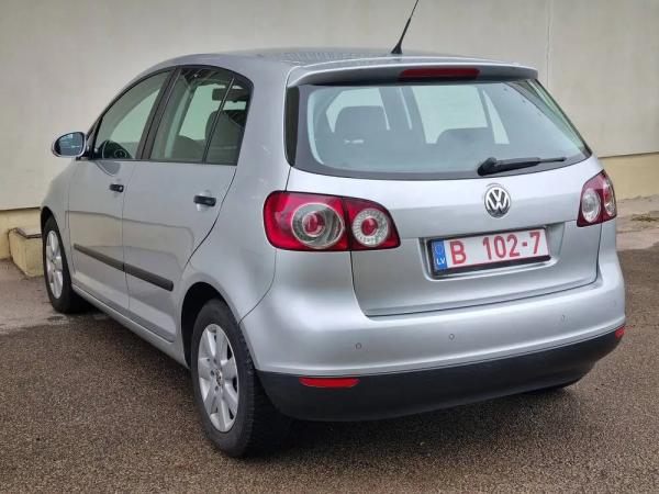 Pelēks Volkswagen Golf Plus 2006 Ogre, ar dzinēja tilpumu 1.60 L un nobraukumu 218 tūkst. km par 3850 €, foto 6 vietnē AUTOMOTO.COM.LV
