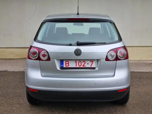 Pelēks Volkswagen Golf Plus 2006 Ogre, ar dzinēja tilpumu 1.60 L un nobraukumu 218 tūkst. km par 3850 €, foto 7 vietnē AUTOMOTO.COM.LV