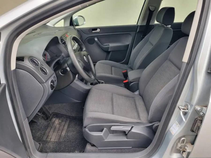 Grey Volkswagen Golf Plus 2006 in Ogre, with an engine capacity of 1.60 L and mileage of 218 thousand km for 3850 €, photo 11 on AUTOMOTO.COM.LV