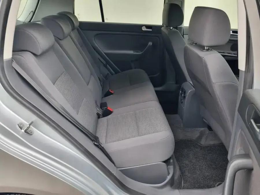Grey Volkswagen Golf Plus 2006 in Ogre, with an engine capacity of 1.60 L and mileage of 218 thousand km for 3850 €, photo 12 on AUTOMOTO.COM.LV