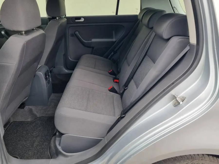 Grey Volkswagen Golf Plus 2006 in Ogre, with an engine capacity of 1.60 L and mileage of 218 thousand km for 3850 €, photo 13 on AUTOMOTO.COM.LV