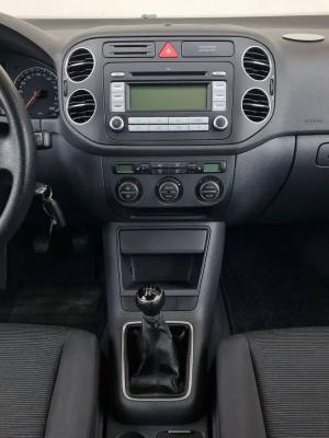 Grey Volkswagen Golf Plus 2006 in Ogre, with an engine capacity of 1.60 L and mileage of 218 thousand km for 3850 €, photo 15 on AUTOMOTO.COM.LV