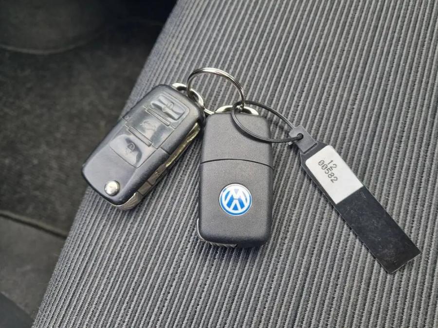 Grey Volkswagen Golf Plus 2006 in Ogre, with an engine capacity of 1.60 L and mileage of 218 thousand km for 3850 €, photo 17 on AUTOMOTO.COM.LV