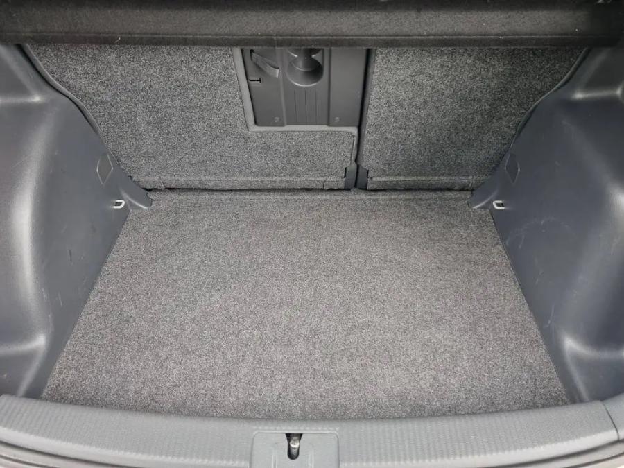 Grey Volkswagen Golf Plus 2006 in Ogre, with an engine capacity of 1.60 L and mileage of 218 thousand km for 3850 €, photo 18 on AUTOMOTO.COM.LV