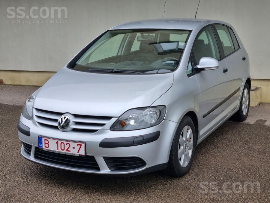 Grey Volkswagen Golf Plus 2006 in Ogre, with an engine capacity of 1.60 L and mileage of 218 thousand km for 3850 €, photo 1 on AUTOMOTO.COM.LV