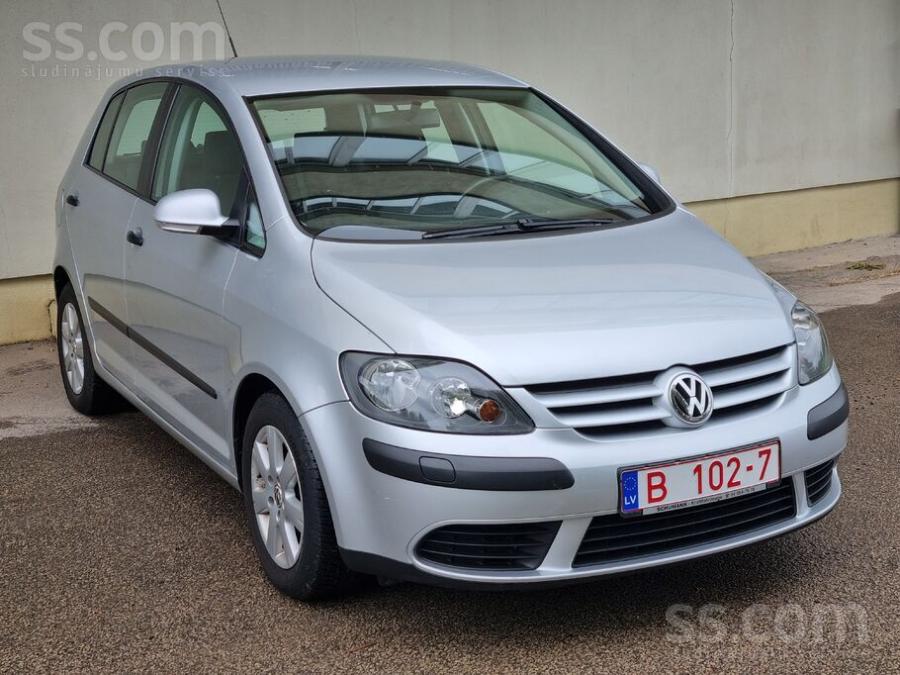 Grey Volkswagen Golf Plus 2006 in Ogre, with an engine capacity of 1.60 L and mileage of 218 thousand km for 3850 €, photo 4 on AUTOMOTO.COM.LV