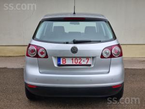 Grey Volkswagen Golf Plus 2006 in Ogre, with an engine capacity of 1.60 L and mileage of 218 thousand km for 3850 €, photo 8 on AUTOMOTO.COM.LV