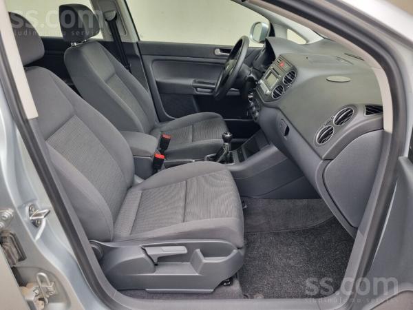 Pelēks Volkswagen Golf Plus 2006 Ogre, ar dzinēja tilpumu 1.60 L un nobraukumu 218 tūkst. km par 3850 €, foto 9 vietnē AUTOMOTO.COM.LV