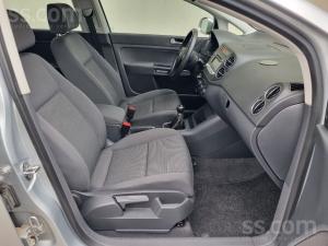 Grey Volkswagen Golf Plus 2006 in Ogre, with an engine capacity of 1.60 L and mileage of 218 thousand km for 3850 €, photo 10 on AUTOMOTO.COM.LV