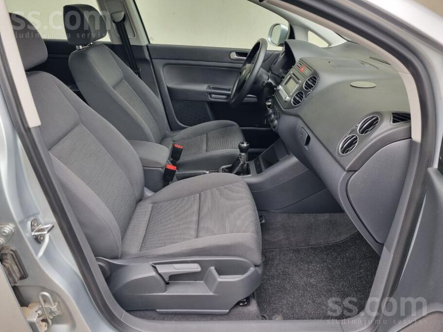 Grey Volkswagen Golf Plus 2006 in Ogre, with an engine capacity of 1.60 L and mileage of 218 thousand km for 3850 €, photo 10 on AUTOMOTO.COM.LV