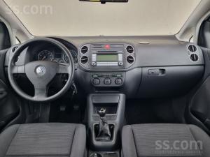 Grey Volkswagen Golf Plus 2006 in Ogre, with an engine capacity of 1.60 L and mileage of 218 thousand km for 3850 €, photo 14 on AUTOMOTO.COM.LV