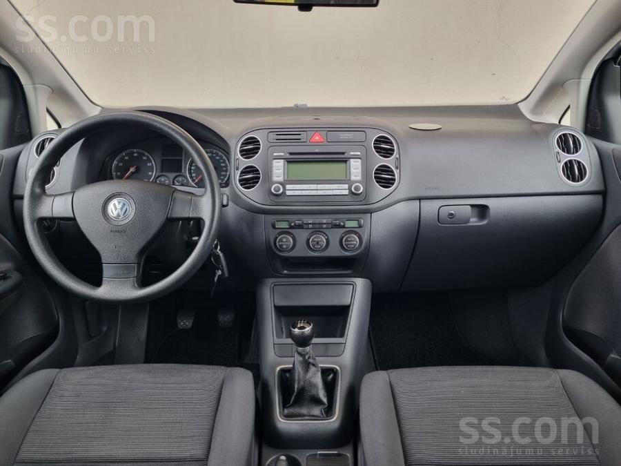 Grey Volkswagen Golf Plus 2006 in Ogre, with an engine capacity of 1.60 L and mileage of 218 thousand km for 3850 €, photo 14 on AUTOMOTO.COM.LV