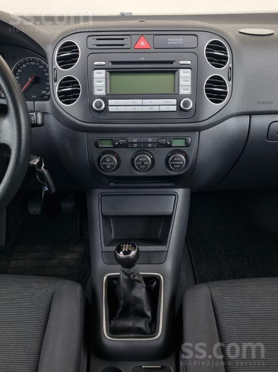 Grey Volkswagen Golf Plus 2006 in Ogre, with an engine capacity of 1.60 L and mileage of 218 thousand km for 3850 €, photo 15 on AUTOMOTO.COM.LV