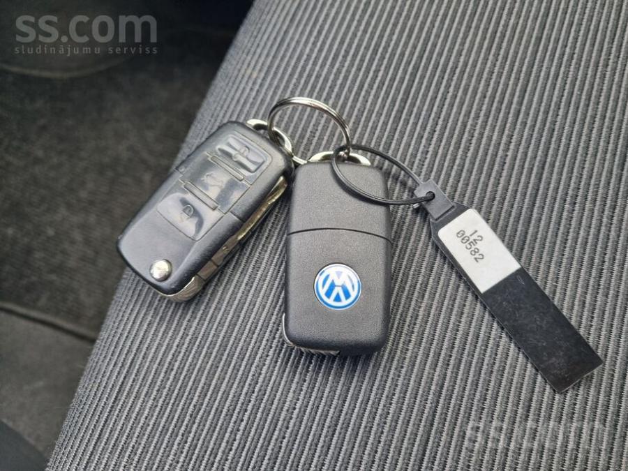 Grey Volkswagen Golf Plus 2006 in Ogre, with an engine capacity of 1.60 L and mileage of 218 thousand km for 3850 €, photo 17 on AUTOMOTO.COM.LV