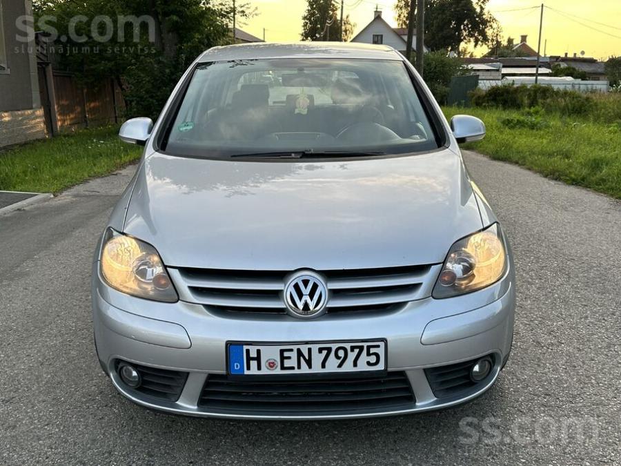Grey Volkswagen Golf Plus 2006 in Daugavpils, with an engine capacity of 1.90 L and mileage of 287 thousand km for 2450 €, photo 3 on AUTOMOTO.COM.LV