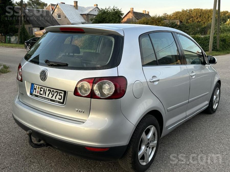 Grey Volkswagen Golf Plus 2006 in Daugavpils, with an engine capacity of 1.90 L and mileage of 287 thousand km for 2450 €, photo 6 on AUTOMOTO.COM.LV