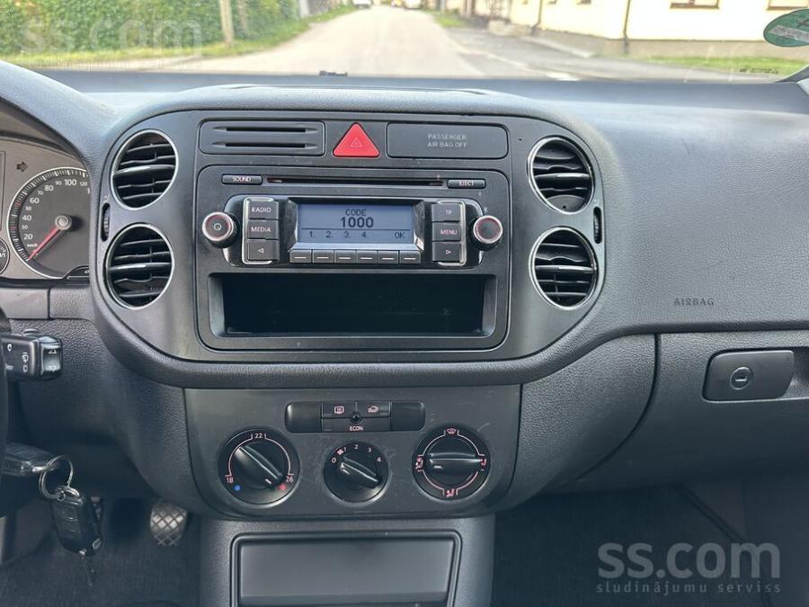 Grey Volkswagen Golf Plus 2006 in Daugavpils, with an engine capacity of 1.90 L and mileage of 287 thousand km for 2450 €, photo 17 on AUTOMOTO.COM.LV