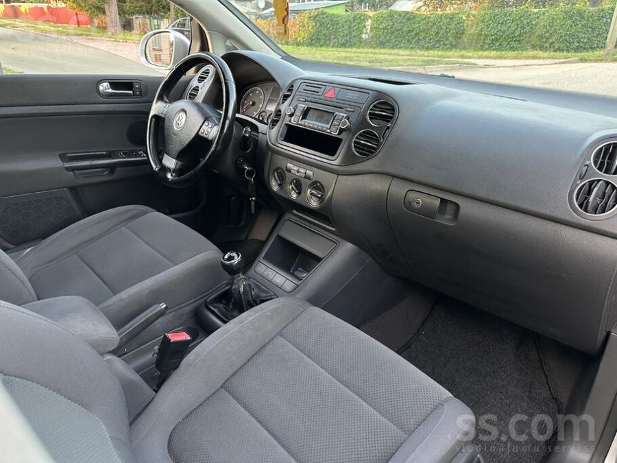 Grey Volkswagen Golf Plus 2006 in Daugavpils, with an engine capacity of 1.90 L and mileage of 287 thousand km for 2450 €, photo 19 on AUTOMOTO.COM.LV