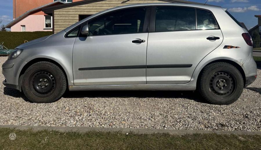 Pelēks Volkswagen Golf Plus 2006 Gargždai, ar dzinēja tilpumu 1.90 L un nobraukumu 293 tūkst. km par 2300 €, foto 4 vietnē AUTOMOTO.COM.LV