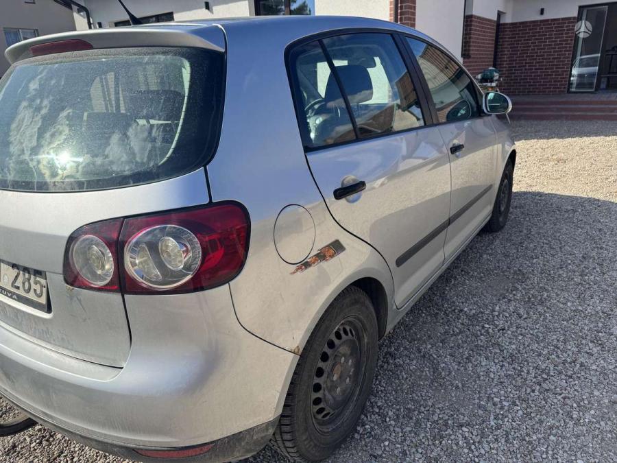 Pelēks Volkswagen Golf Plus 2006 Gargždai, ar dzinēja tilpumu 1.90 L un nobraukumu 293 tūkst. km par 2300 €, foto 5 vietnē AUTOMOTO.COM.LV