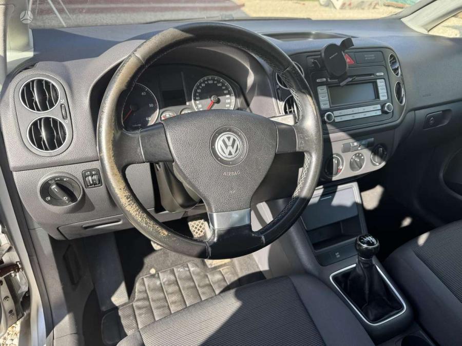 Pelēks Volkswagen Golf Plus 2006 Gargždai, ar dzinēja tilpumu 1.90 L un nobraukumu 293 tūkst. km par 2300 €, foto 8 vietnē AUTOMOTO.COM.LV