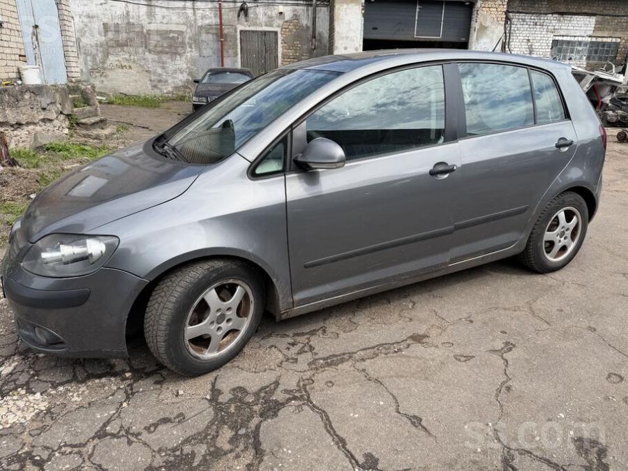 Grey Volkswagen Golf Plus 2006 in Riga, with an engine capacity of 1.60 L and mileage of 284 thousand km for 750 €, photo 1 on AUTOMOTO.COM.LV