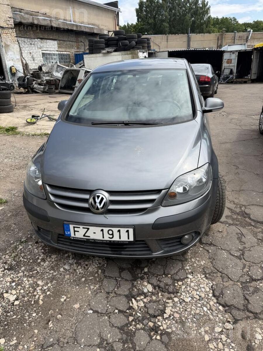 Grey Volkswagen Golf Plus 2006 in Riga, with an engine capacity of 1.60 L and mileage of 284 thousand km for 750 €, photo 3 on AUTOMOTO.COM.LV