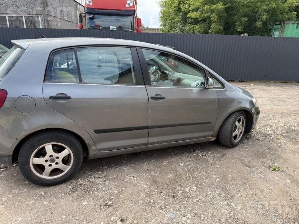 Pelēks Volkswagen Golf Plus 2006 Rīga, ar dzinēja tilpumu 1.60 L un nobraukumu 284 tūkst. km par 750 €, foto 3 vietnē AUTOMOTO.COM.LV