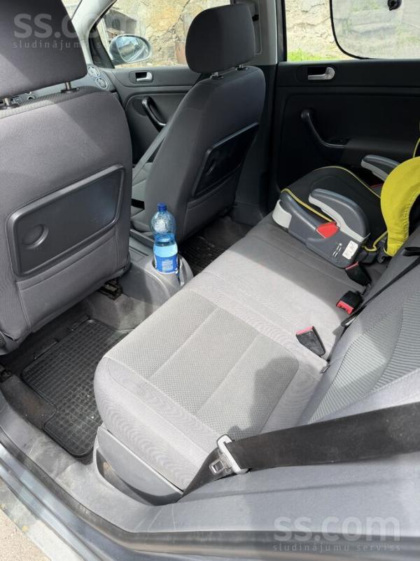 Pelēks Volkswagen Golf Plus 2006 Rīga, ar dzinēja tilpumu 1.60 L un nobraukumu 284 tūkst. km par 750 €, foto 5 vietnē AUTOMOTO.COM.LV
