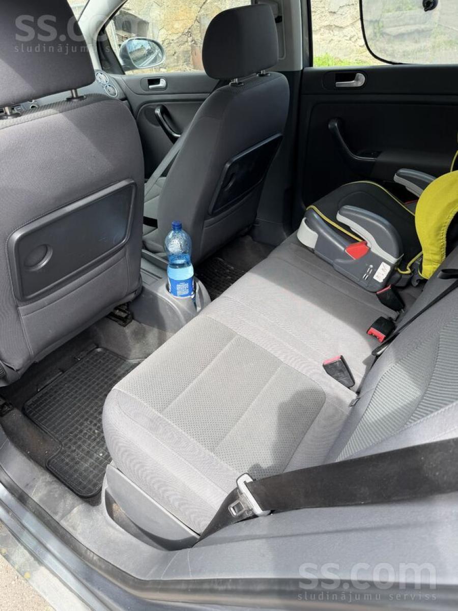 Grey Volkswagen Golf Plus 2006 in Riga, with an engine capacity of 1.60 L and mileage of 284 thousand km for 750 €, photo 6 on AUTOMOTO.COM.LV