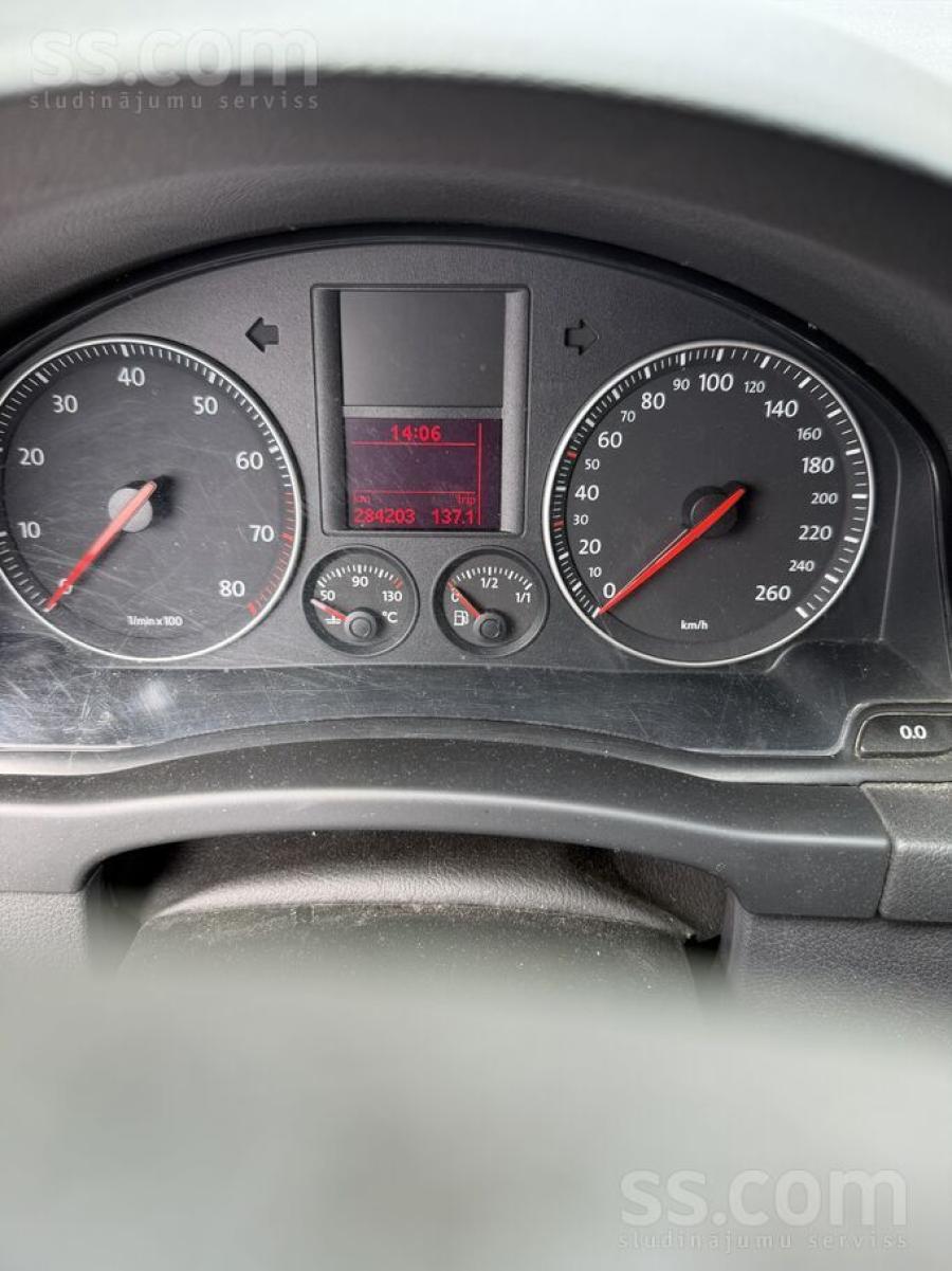 Grey Volkswagen Golf Plus 2006 in Riga, with an engine capacity of 1.60 L and mileage of 284 thousand km for 750 €, photo 7 on AUTOMOTO.COM.LV