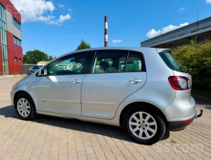 Pelēks Volkswagen Golf Plus 2006 Rīga, ar dzinēja tilpumu 2.00 L un nobraukumu 365 tūkst. km par 1650 €, foto 4 vietnē AUTOMOTO.COM.LV