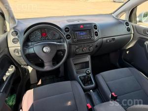 Pelēks Volkswagen Golf Plus 2006 Rīga, ar dzinēja tilpumu 2.00 L un nobraukumu 365 tūkst. km par 1650 €, foto 7 vietnē AUTOMOTO.COM.LV