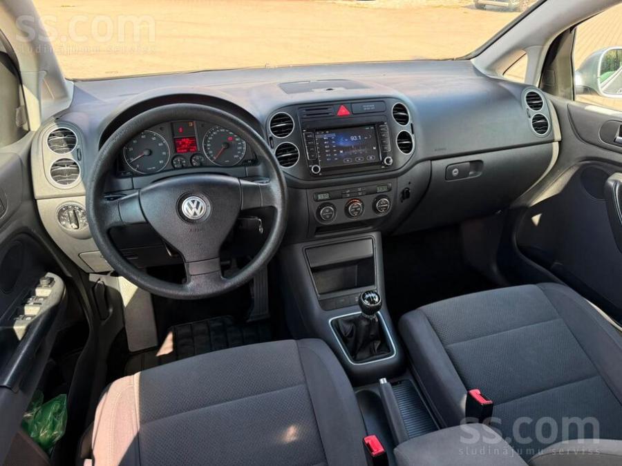 Pelēks Volkswagen Golf Plus 2006 Rīga, ar dzinēja tilpumu 2.00 L un nobraukumu 365 tūkst. km par 1650 €, foto 7 vietnē AUTOMOTO.COM.LV