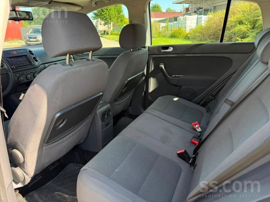 Pelēks Volkswagen Golf Plus 2006 Rīga, ar dzinēja tilpumu 2.00 L un nobraukumu 365 tūkst. km par 1650 €, foto 9 vietnē AUTOMOTO.COM.LV