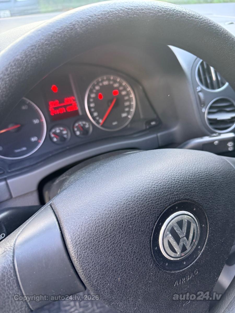 Pelēks Volkswagen Golf Plus 2006 Tallina, ar dzinēja tilpumu 1.90 L un nobraukumu 0 tūkst. km par 2200 €, foto 3 vietnē AUTOMOTO.COM.LV