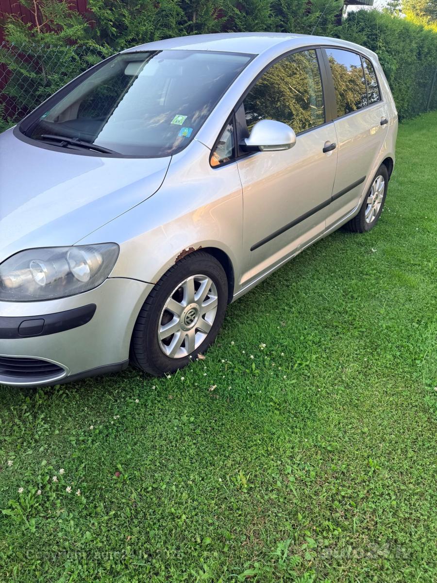 Pelēks Volkswagen Golf Plus 2006 Tallina, ar dzinēja tilpumu 1.90 L un nobraukumu 0 tūkst. km par 2200 €, foto 4 vietnē AUTOMOTO.COM.LV